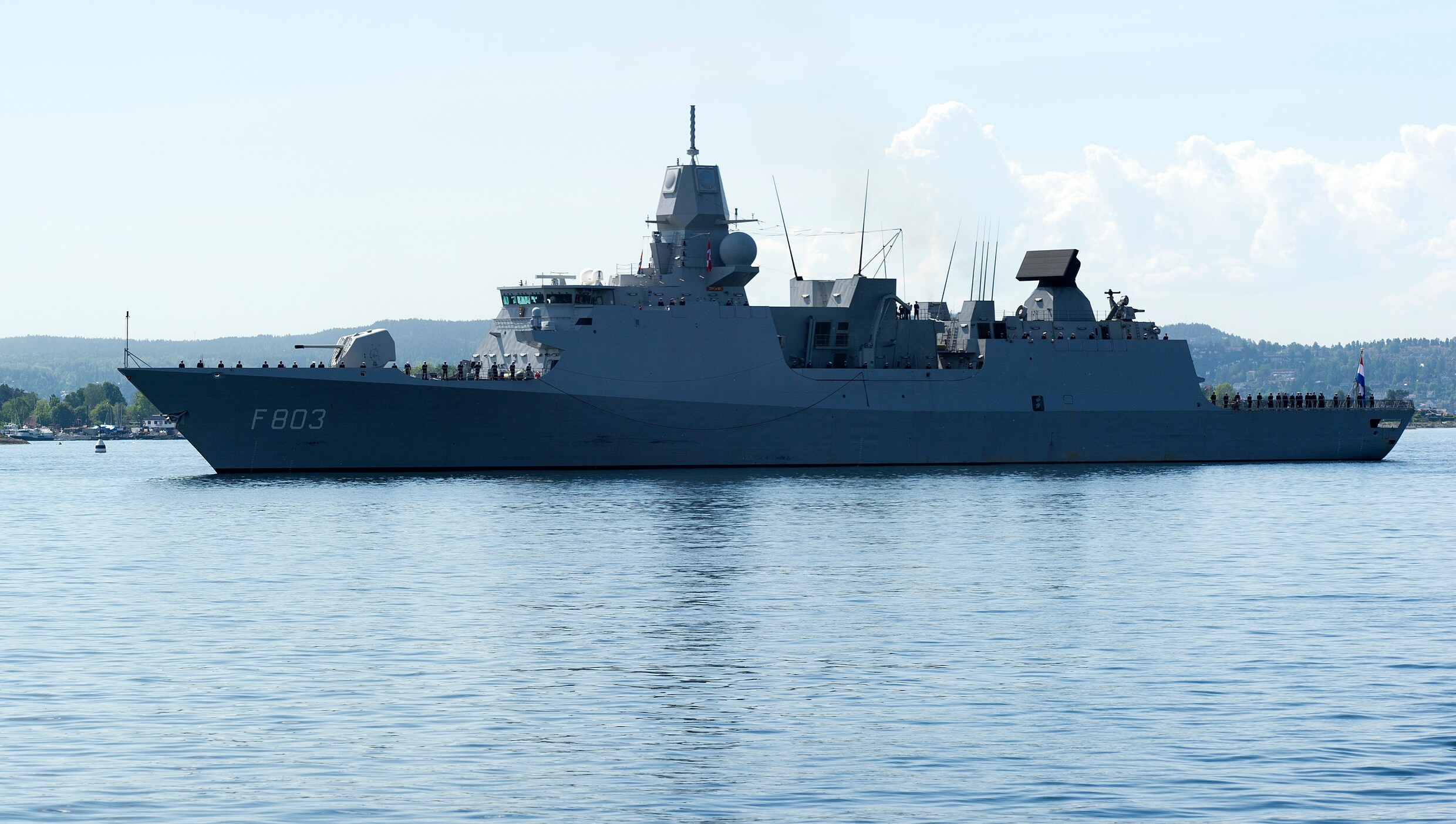 Nederland stuurt schip voor missie tegen Houthi-aanvallen in Rode Zee ...