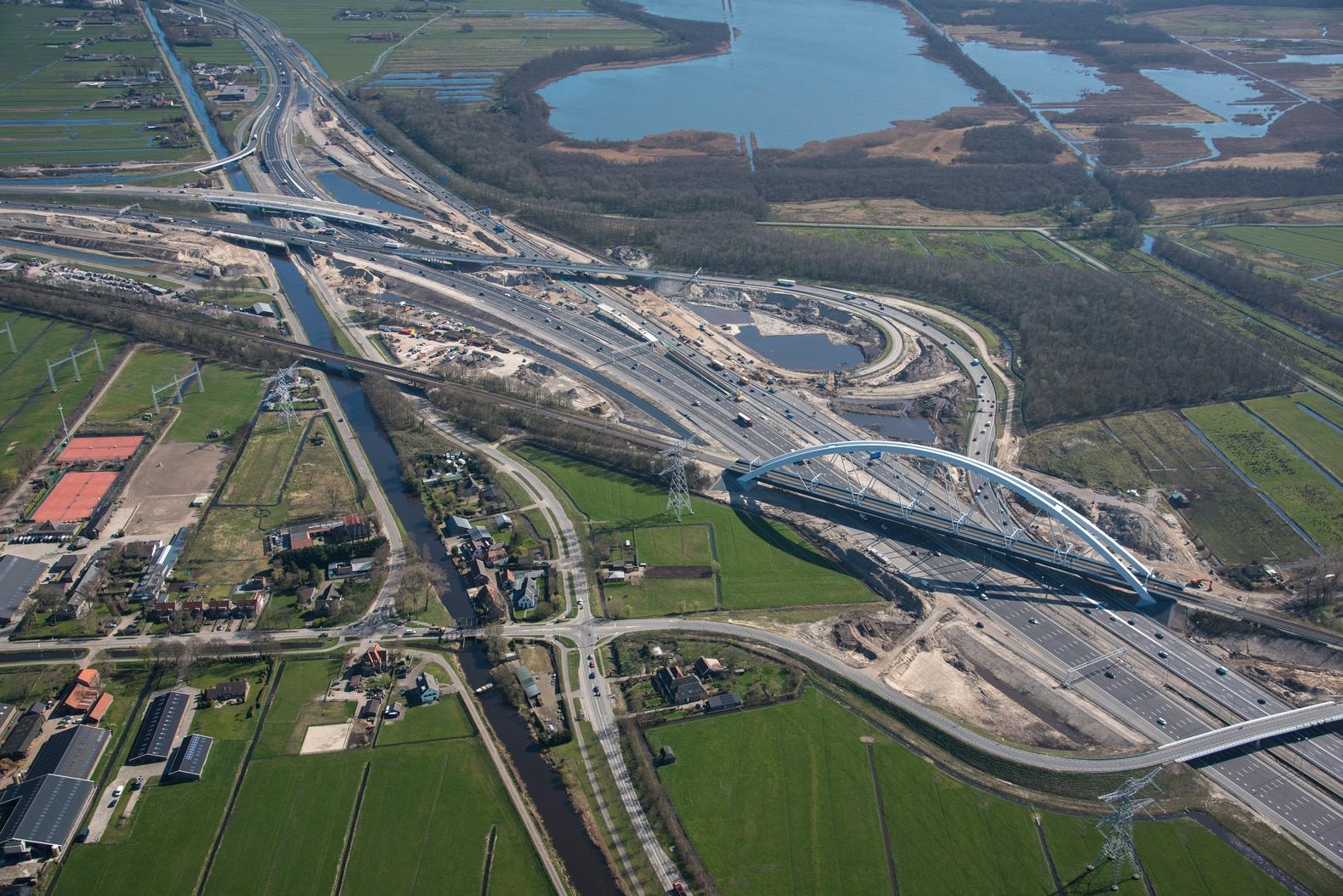 Drukte op binnenwegen door gesloten A1 | Het Parool