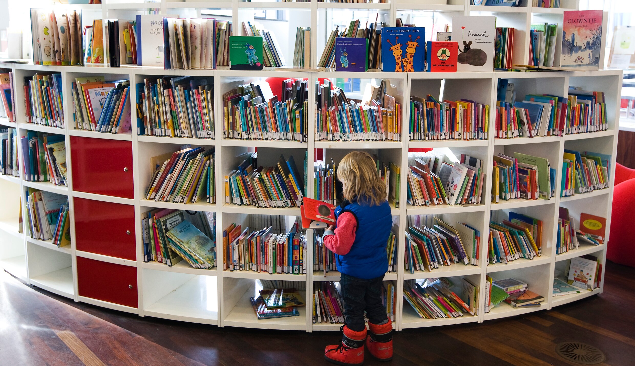 OBA moet 2,5 miljoen bezuinigen, gedwongen ontslagen niet uitgesloten ...