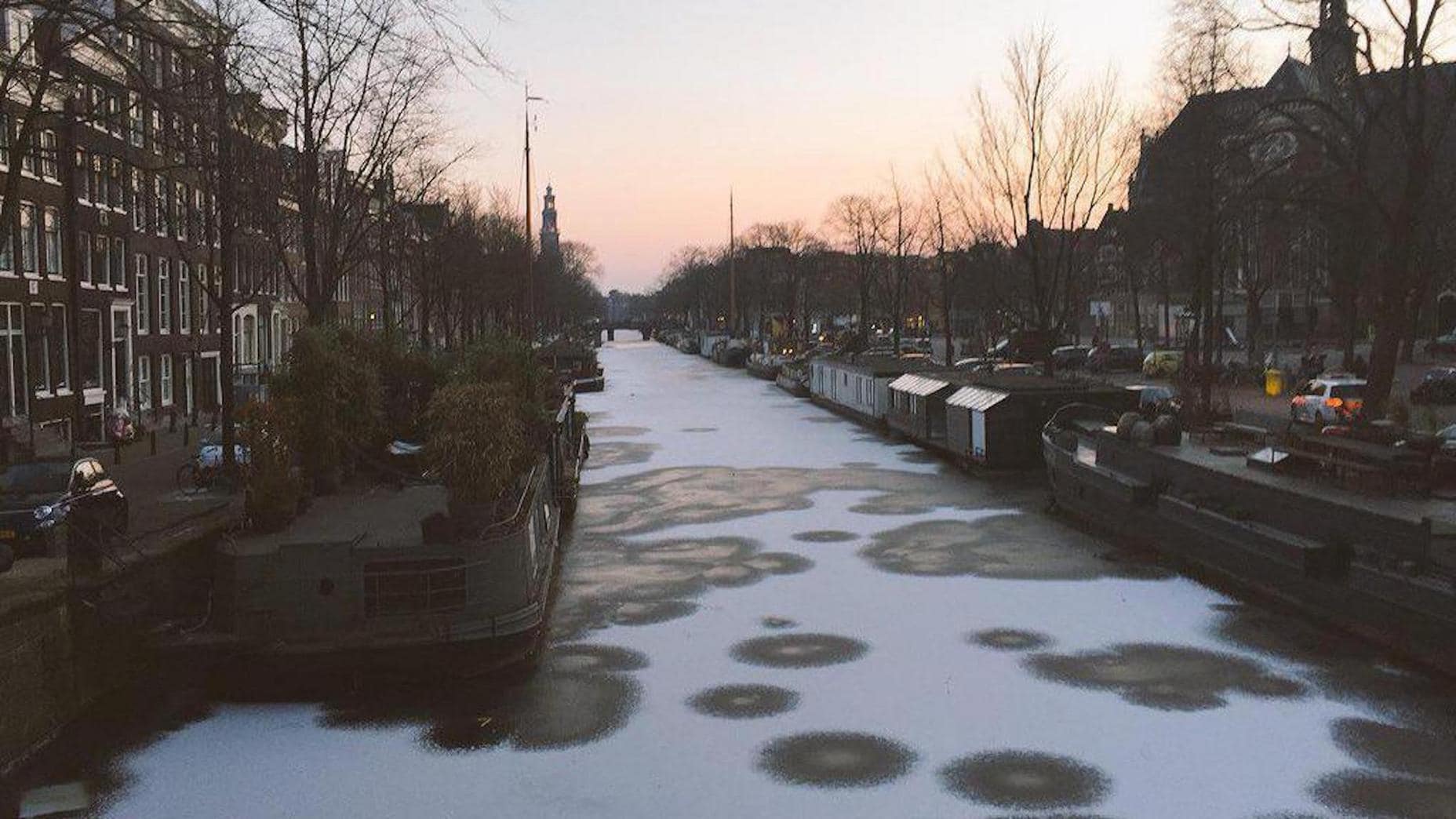 Stadsfotograaf haalt vrouw uit gracht: 'Iedereen leek in shock' | Het ...