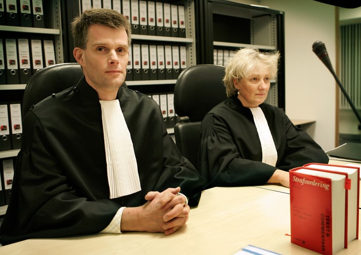 Officier Plooij kan zich weinig herinneren | Het Parool