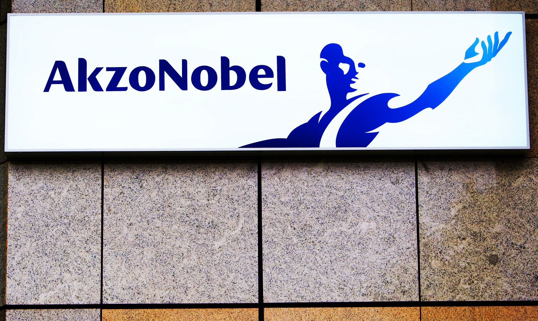 Akzo Nobel twijfelt over verhuizen | Het Parool