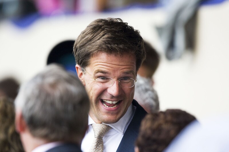 Rutte: werkloze moet achter de vuilniswagen | Het Parool
