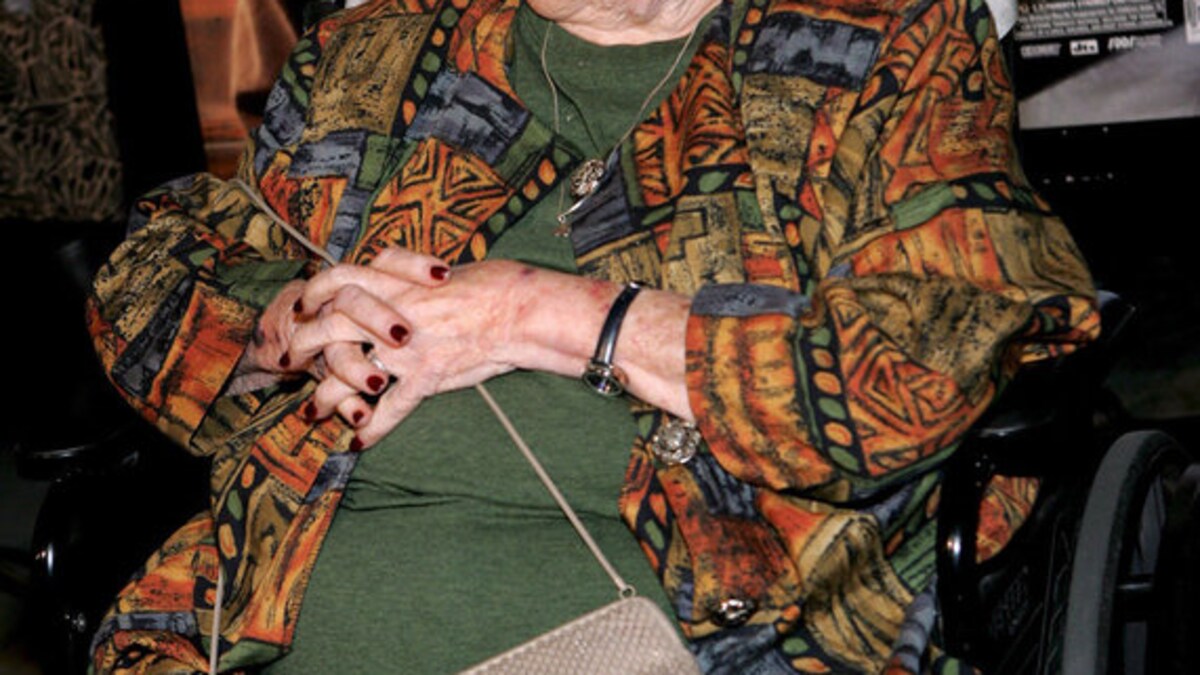 Poltergeist De Zelda Rubinstein Zelda Rubinstein Gifs Page 2