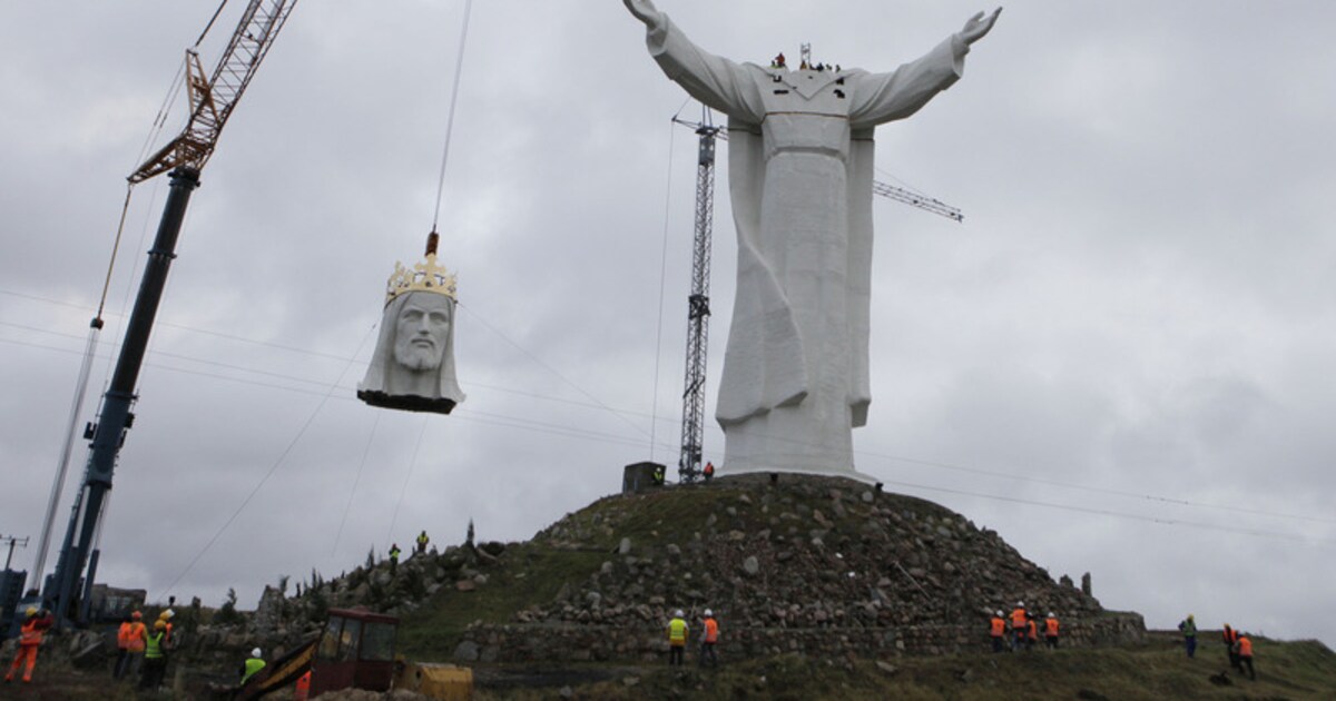 Grootste Jezusbeeld ter wereld in Polen | Het Parool