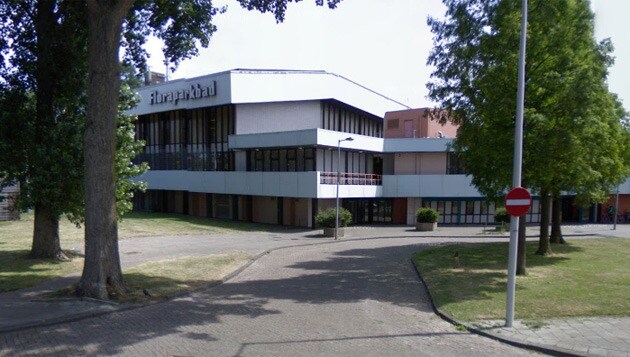 Medewerker Floraparkbad neergestoken | Het Parool