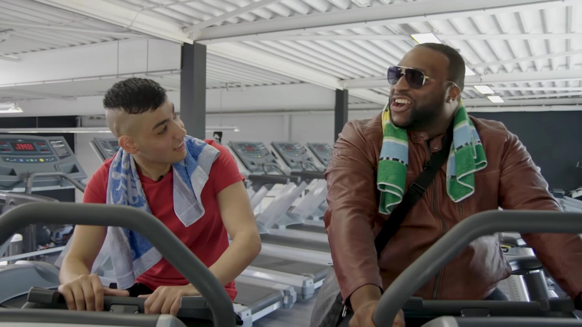 Rapper Lexxxus kiest voor vloggen: 'Ik ben nu een soort knuffelbeer ...