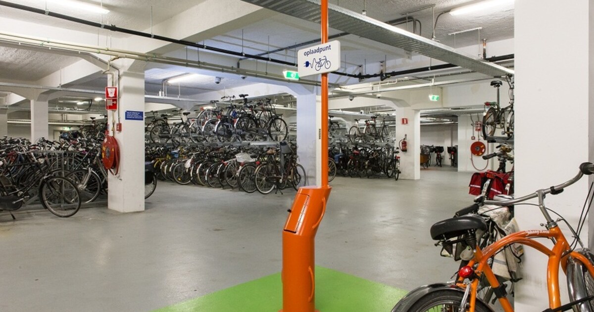 Het 'Fietspunt' bij het Amstelstation (****) | Het Parool