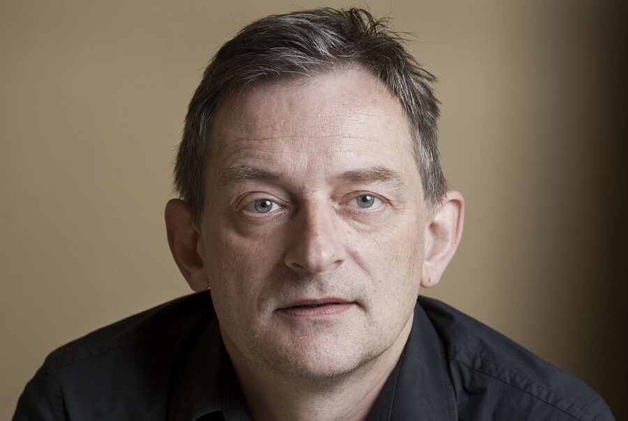 De taal heeft Erwin Mortier in 'De spiegelingen' in de steek gelaten ...