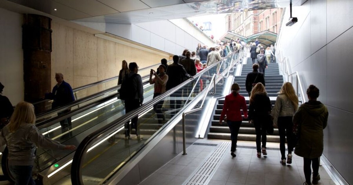 Nieuwe metrotoegang Amsterdam Centraal vandaag geopend | Het Parool