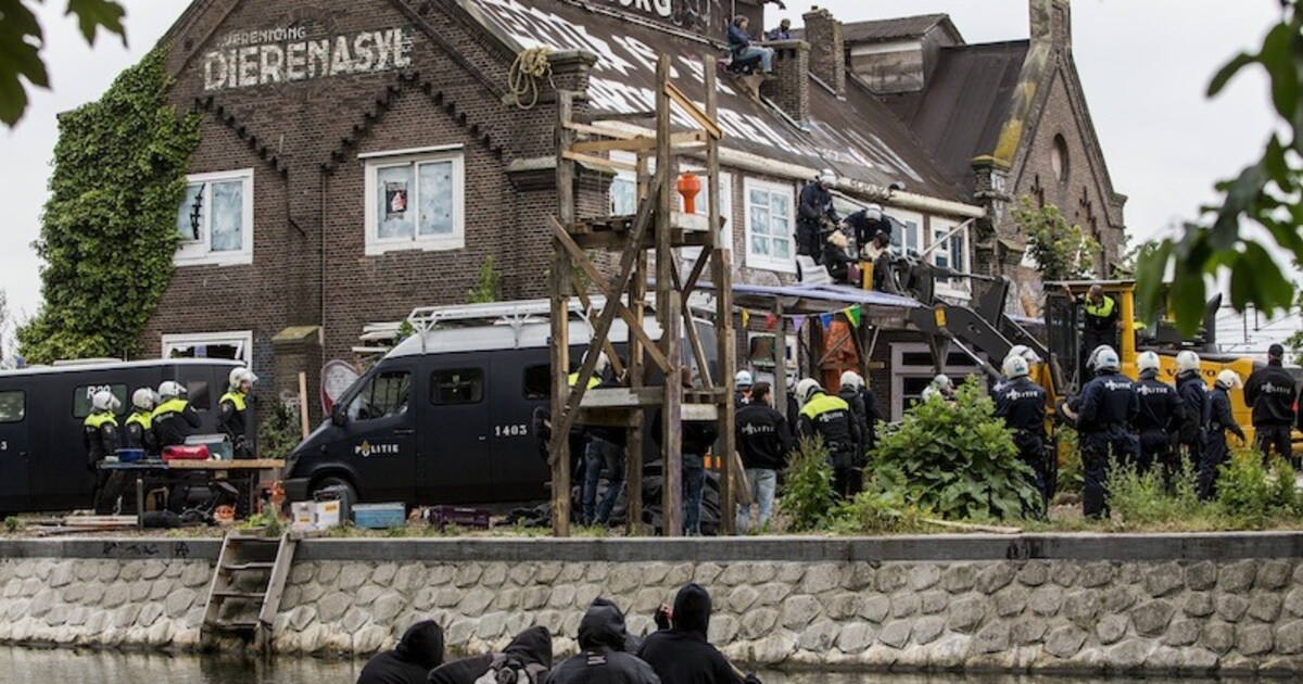 Ontruiming van gekraakt pand De Valreep is zo goed als afgerond | Het ...