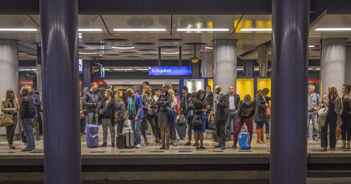 'Schiphol moet aan de Noord/Zuidlijn liggen' | Het Parool
