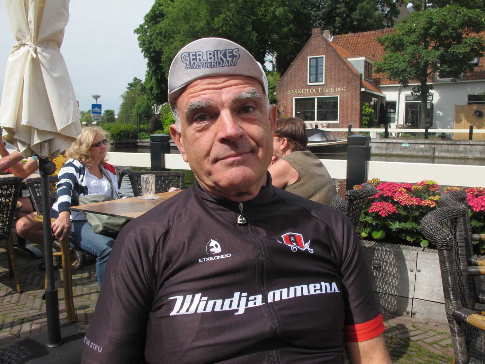 Cultboek De Renner van Tim Krabbé eindelijk in Frans vertaald | Het Parool