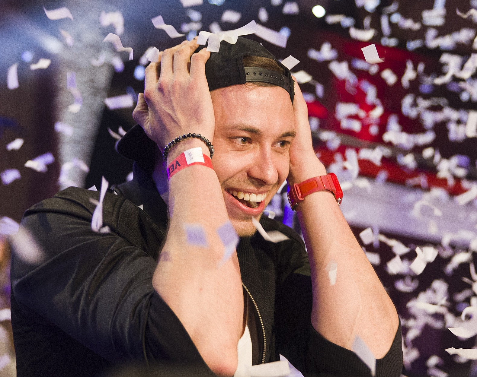 YouTubers Furtjuh en Enzoknol grote winnaars VEED Awards | Het Parool