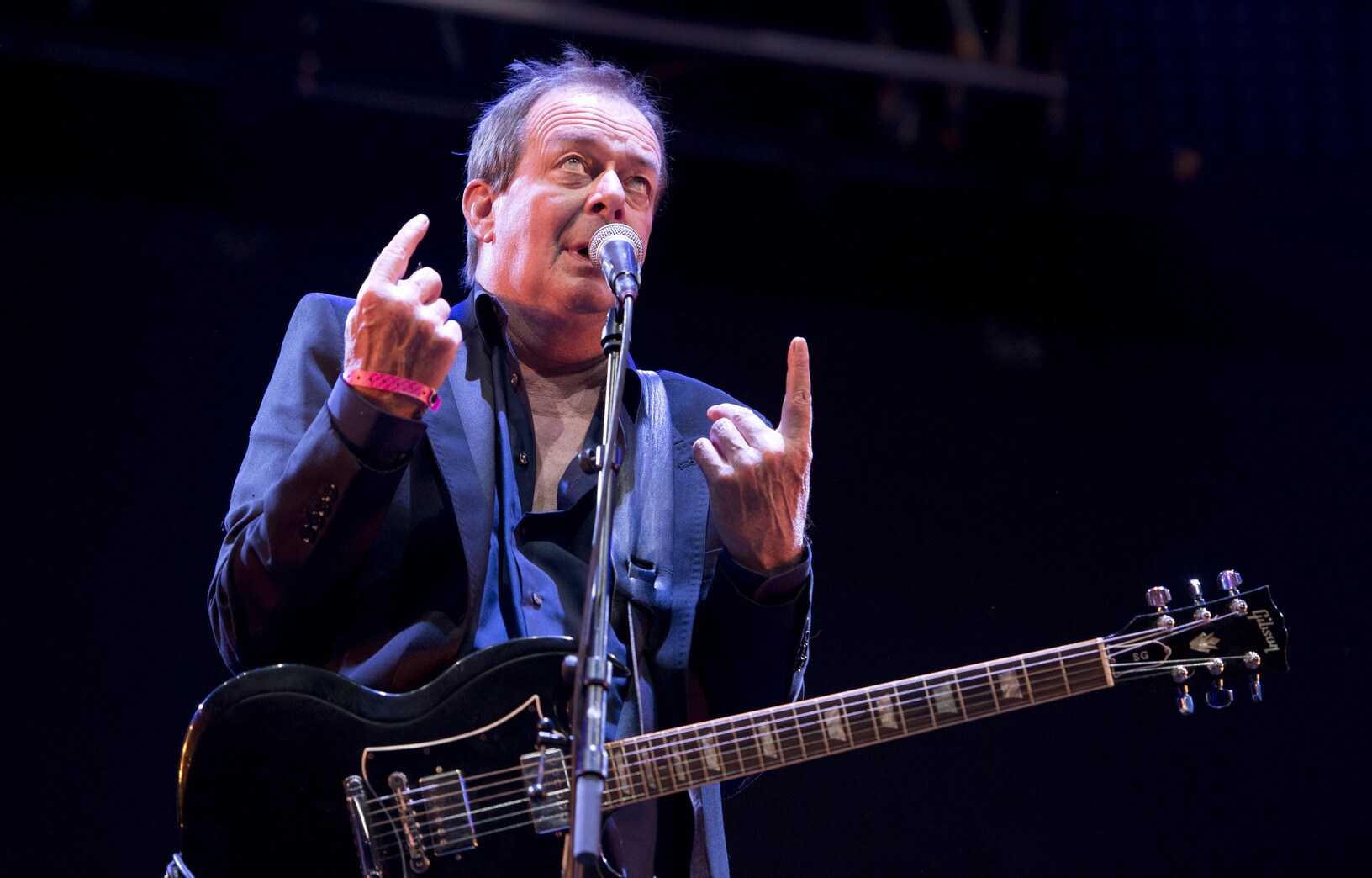 Fans nemen afscheid van Thé Lau in Paradiso | Het Parool