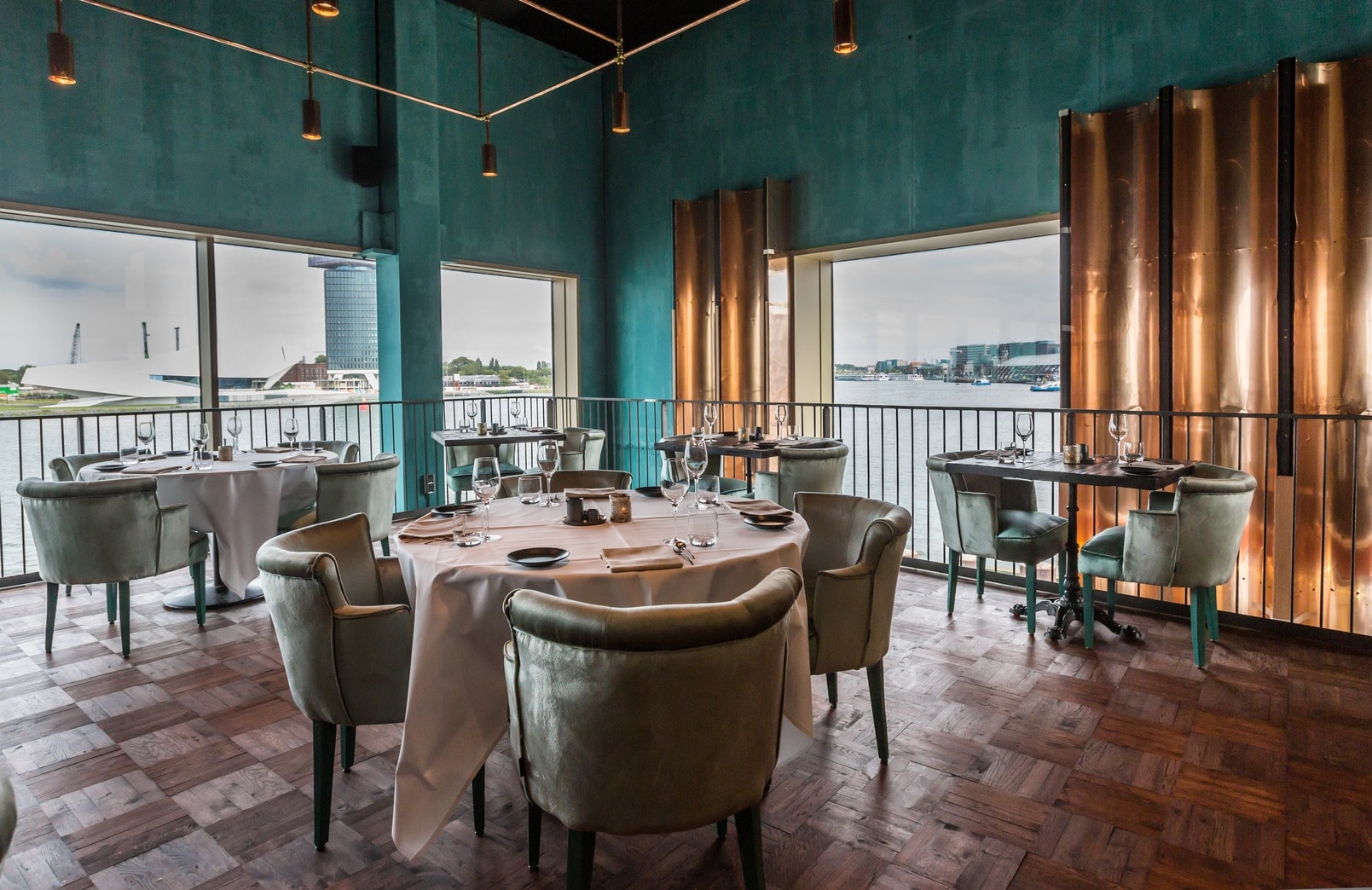 Dineren in de moderne versie van duizend-en-een-nacht aan het IJ | Het ...