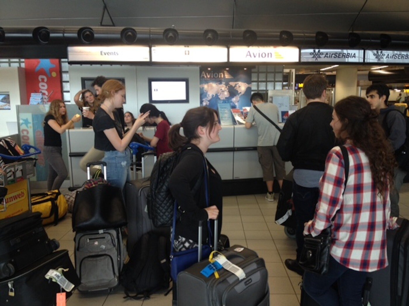 UvA en HvA ontvangen buitenlandse studenten op Schiphol | Het Parool