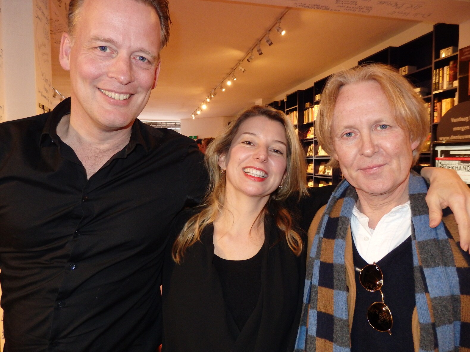 Auteurs dragen voor: 'God is menthol kliksigaretten halen' | Het Parool