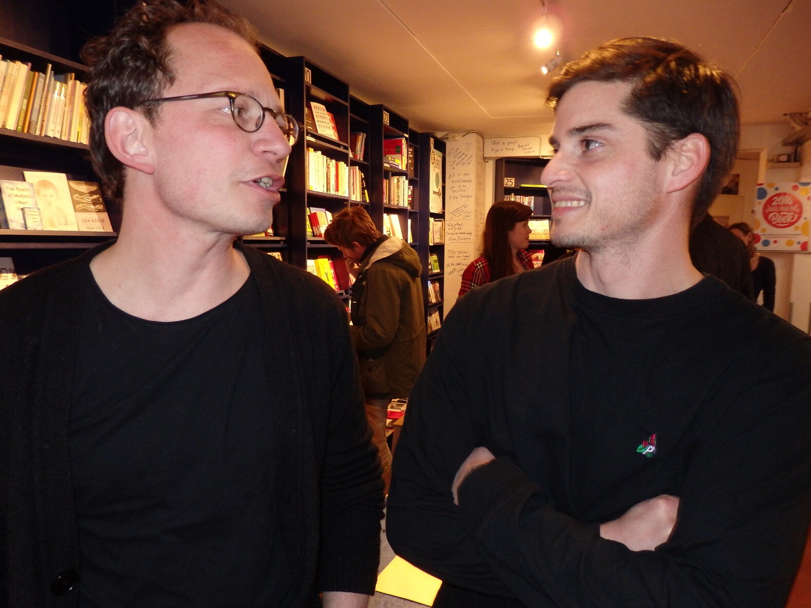 Auteurs dragen voor: 'God is menthol kliksigaretten halen' | Het Parool