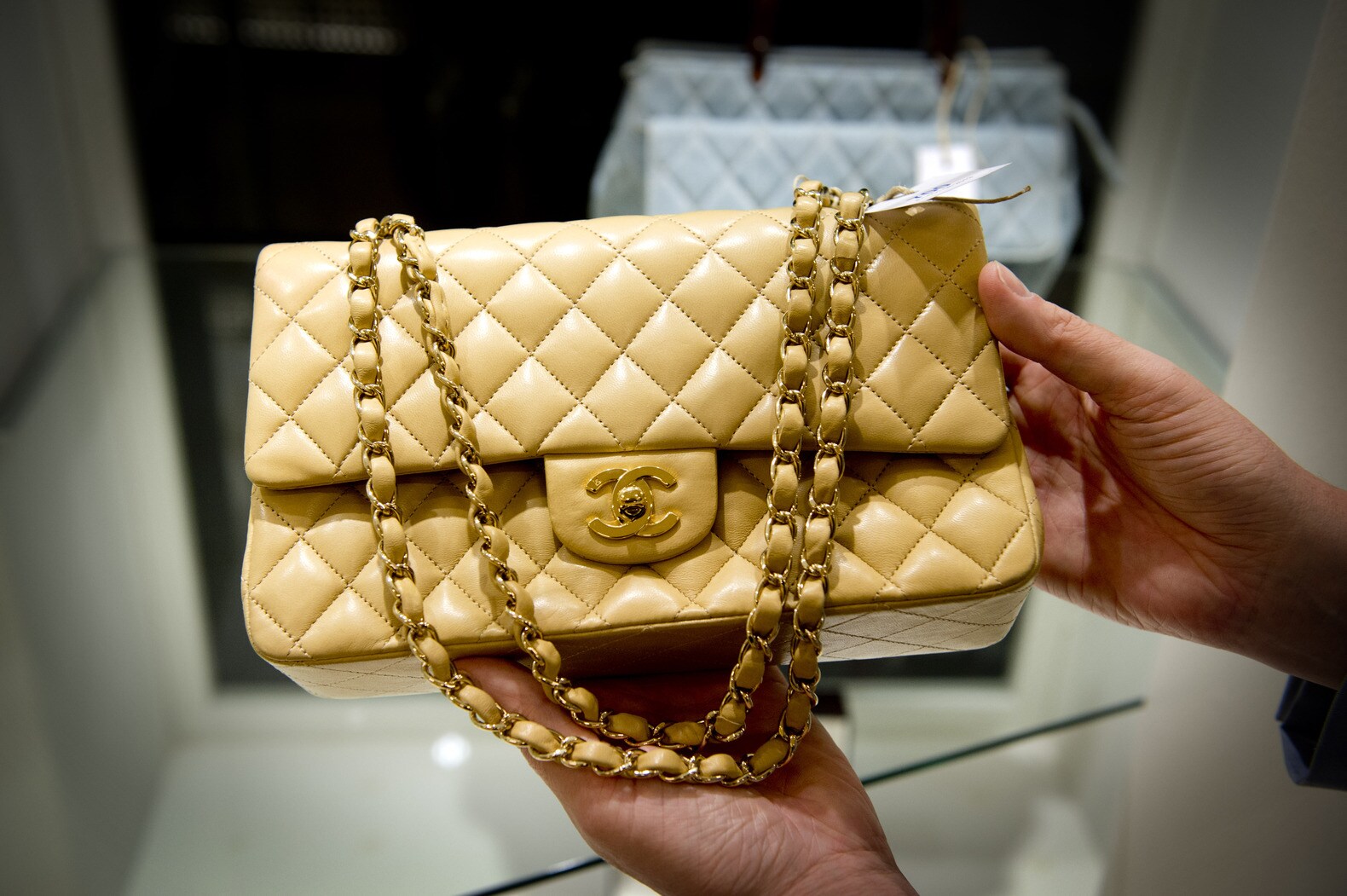 Veilinghuis Christie's taxeert luxe handtassen | Het Parool