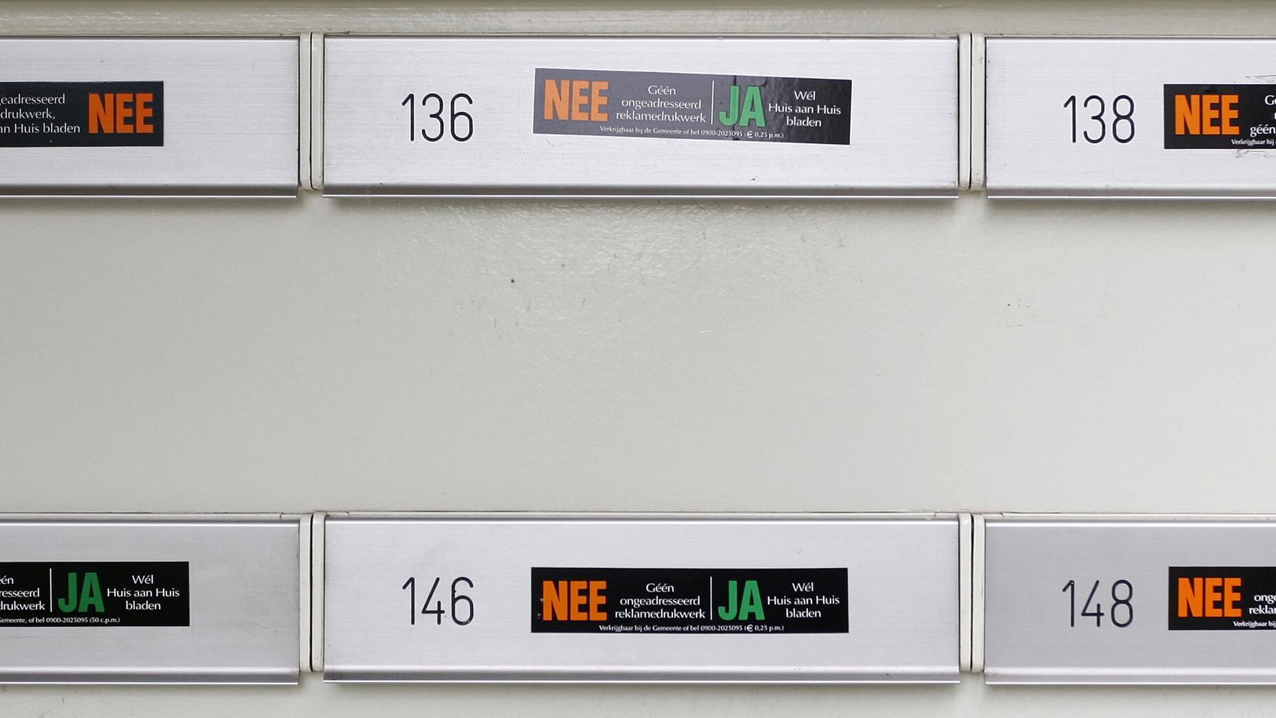 Initiatiefvoorstel ja-ja sticker aangenomen | Het Parool