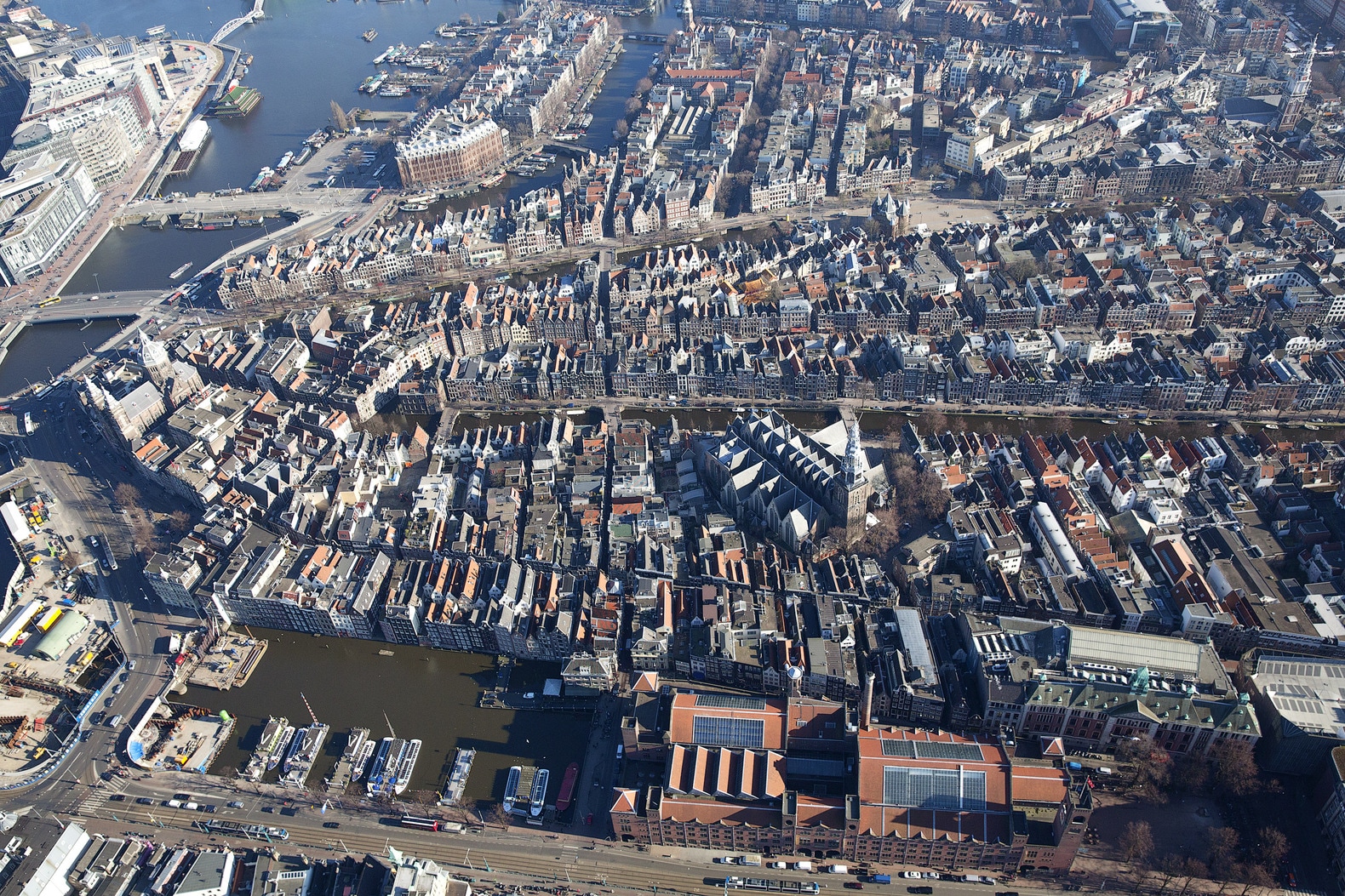 'Amsterdam jaagt erfpachters hun huis uit' | Het Parool