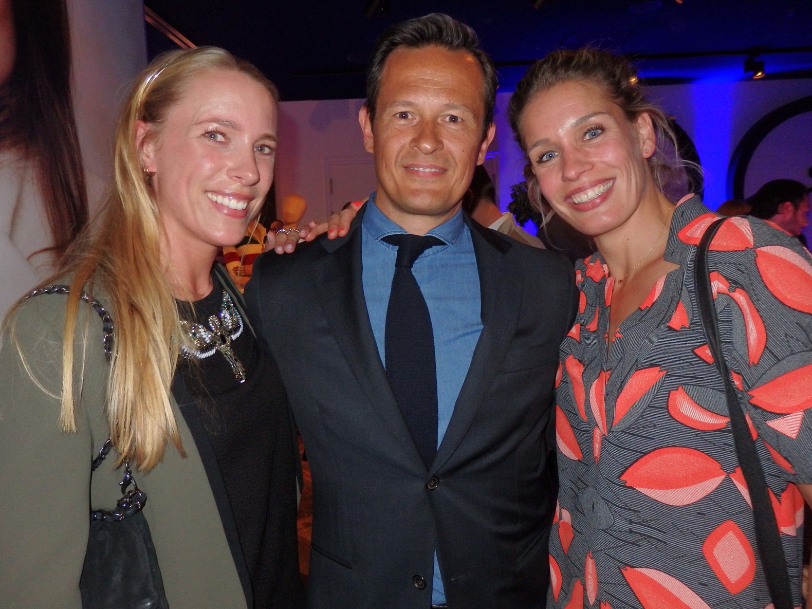 Dog and ponyshow vol cocktails op V&D-graf | Het Parool