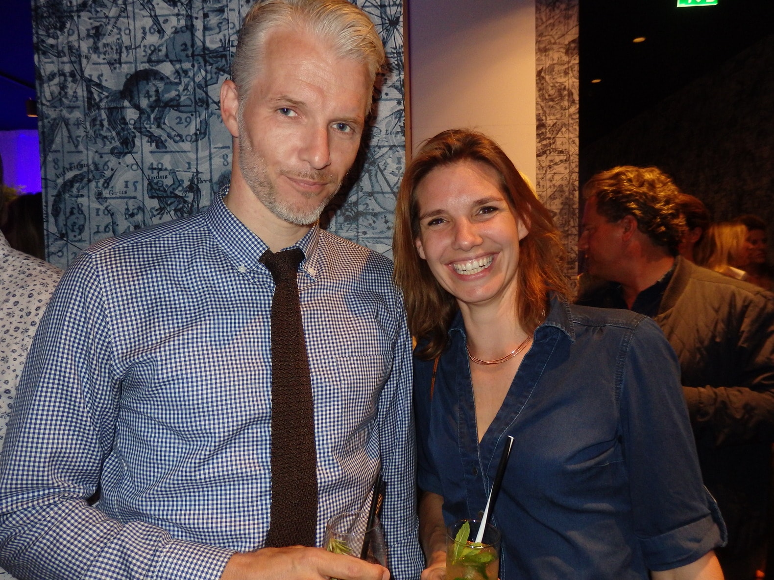 Dog and ponyshow vol cocktails op V&D-graf | Het Parool