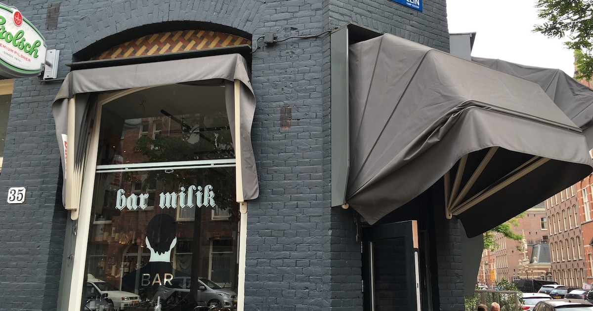 Bar Milik in Oud-West juicht voor Polen | Het Parool