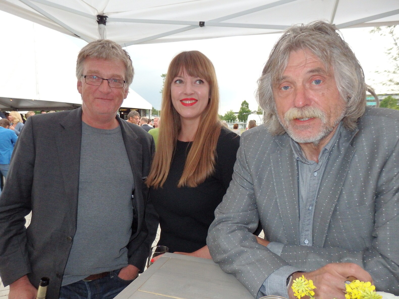 Uitgeversborrel Overamstel: cocktails, hakken en een loempiacaravan ...