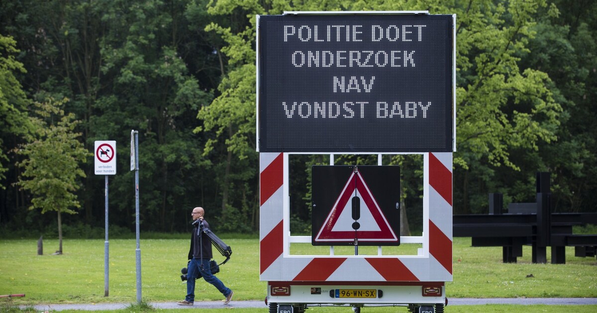 Politie tast nog in het duister over dode baby Sloterplas | Het Parool