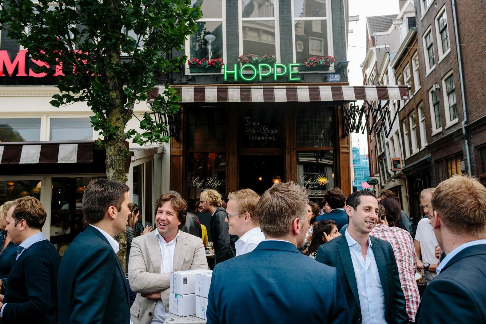 De kracht van Hoppe op het Spui? 'Je wordt in de watten gelegd' | Het ...