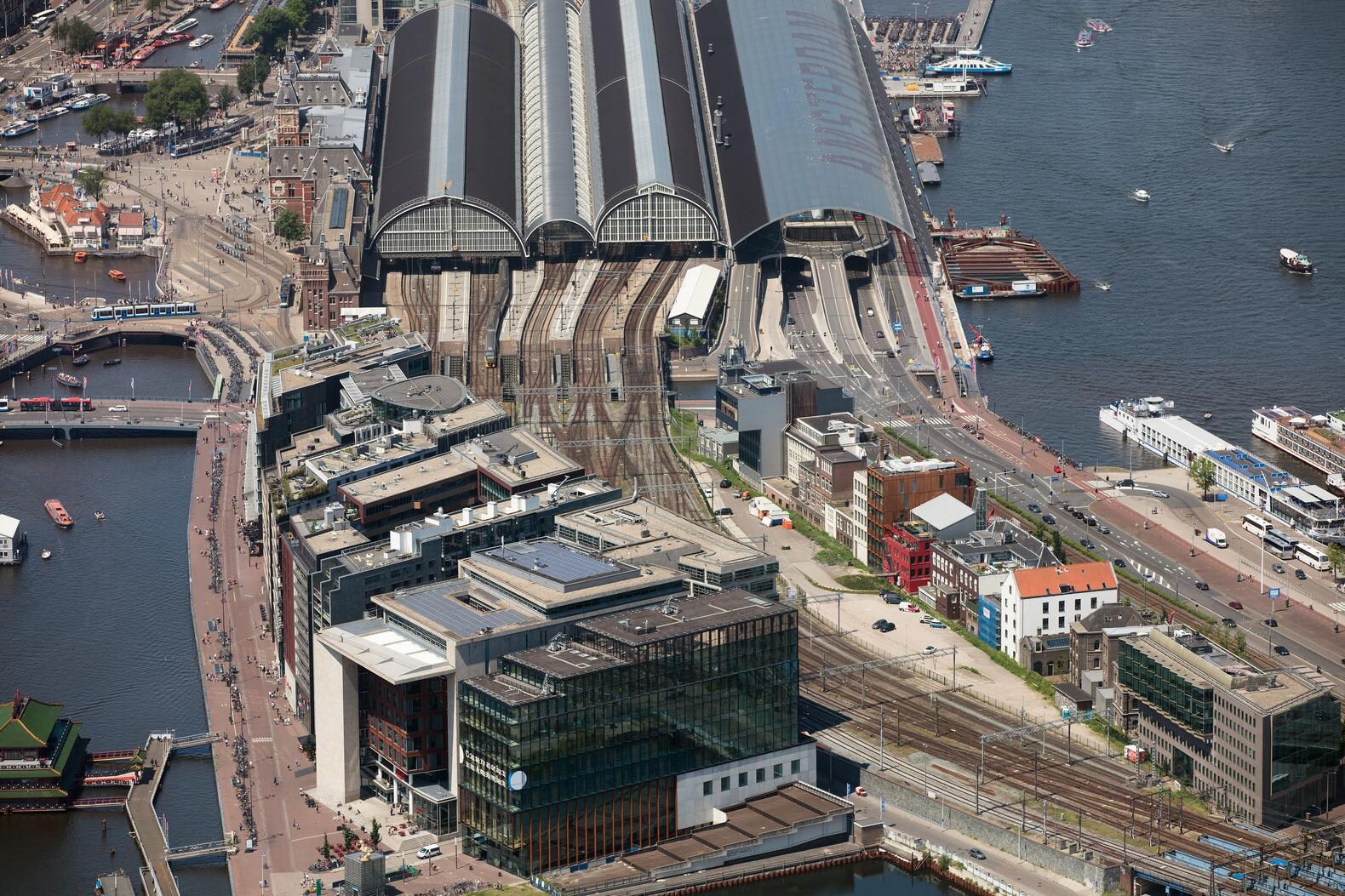 Amsterdam onbewolkt: Centraal Station ligt op de verkeerde plek? | Het ...