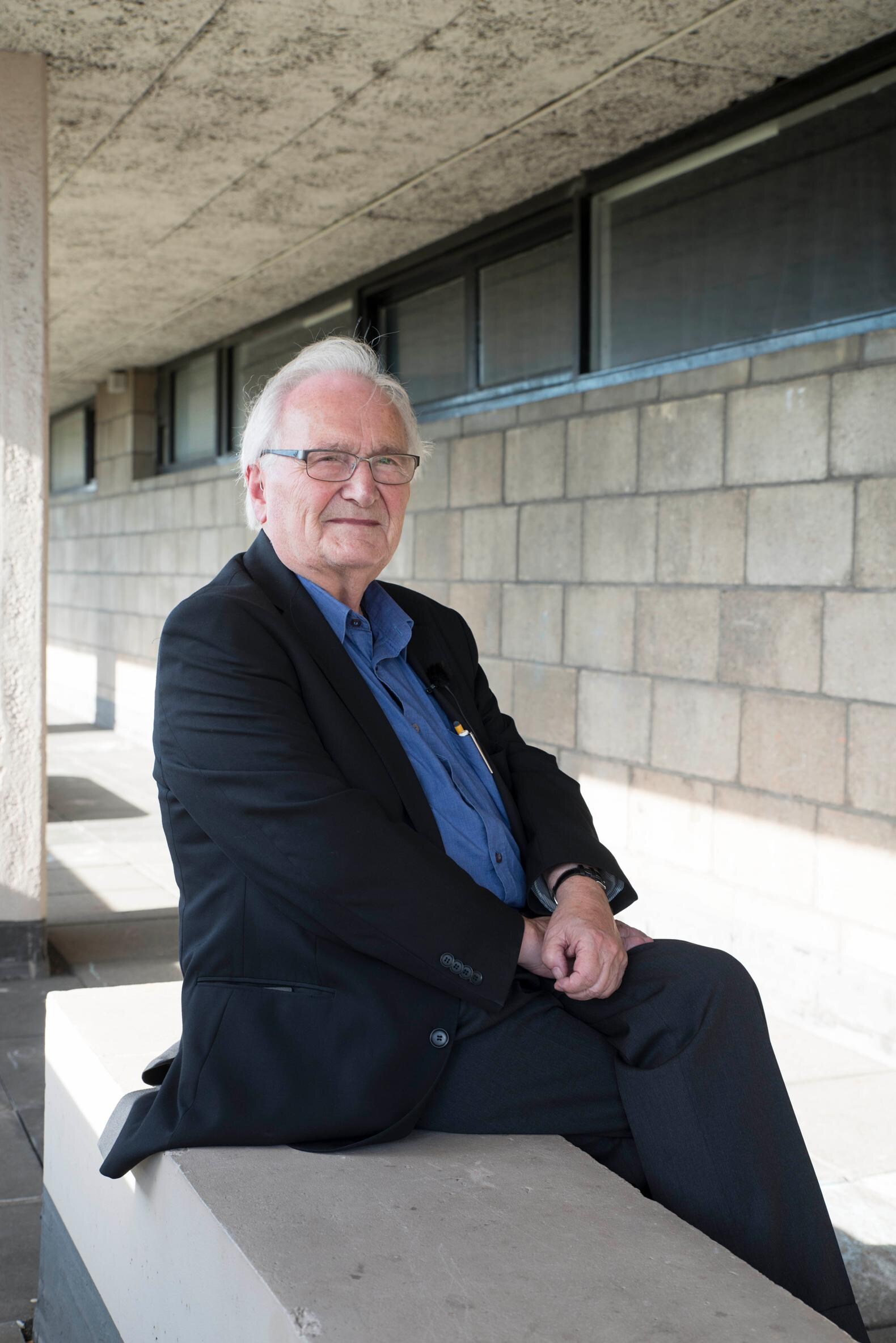 De 50-jarige Weesperflat is 'niet meer zo wild, wel gezellig' | Het Parool