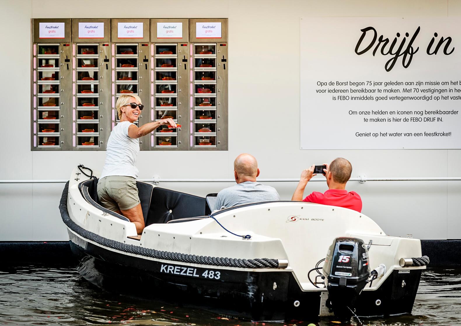 Febo opent drijvende automatiek op de Prinsengracht | Het Parool