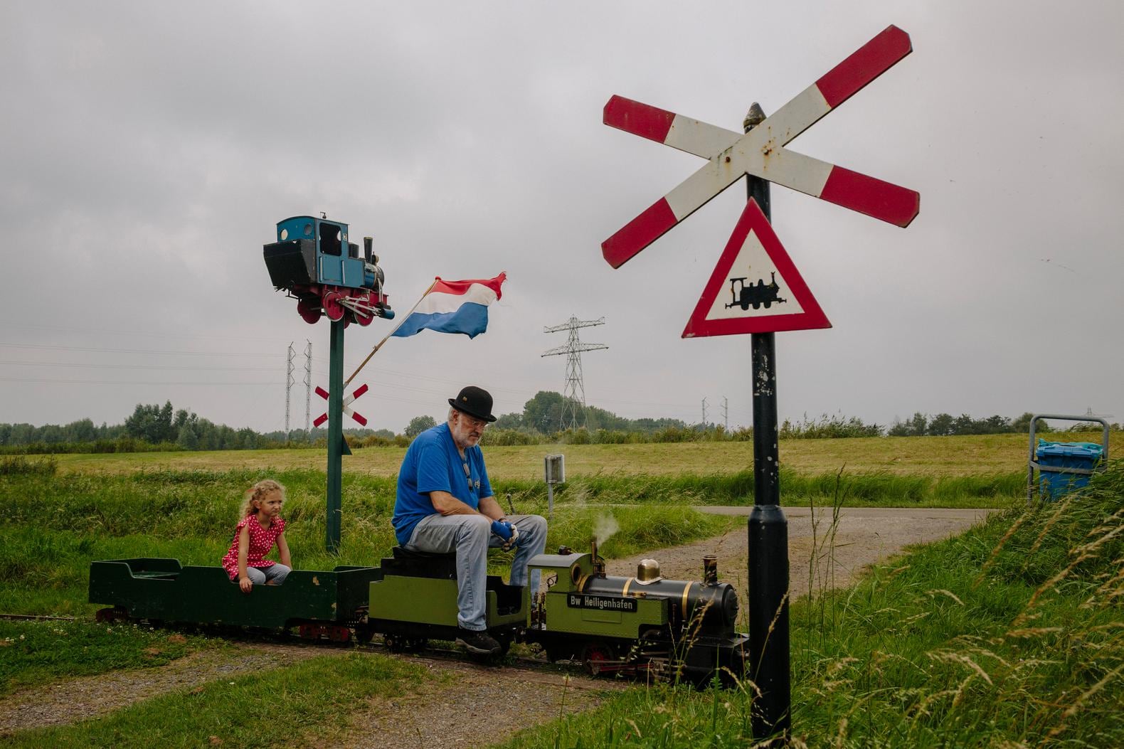 Een ritje maken op zelfgebouwde locomotieven: 'Zo spelen we er samen ...