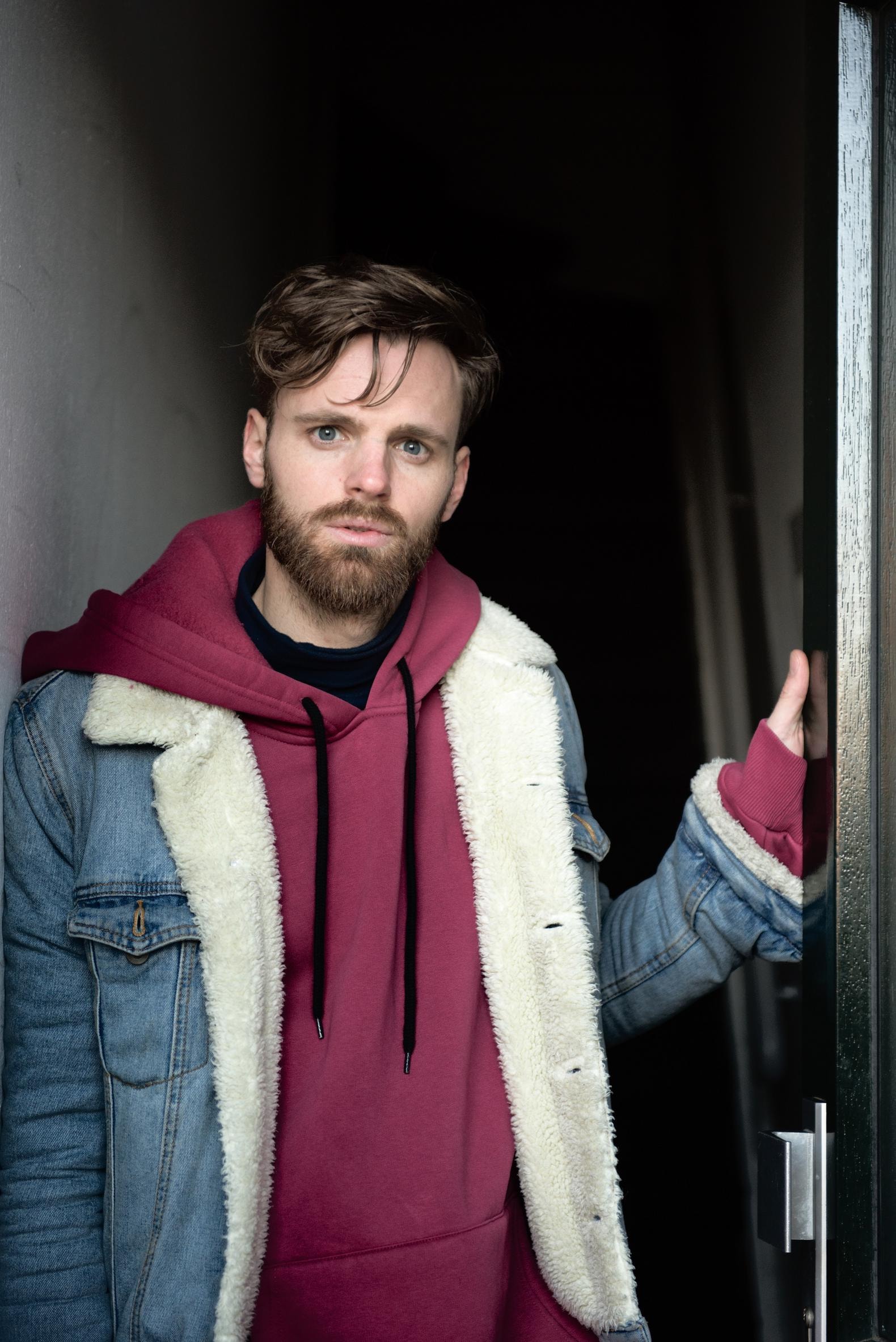 Hé hallo, welkom bij een interview over Tim Hofmans gedichten | Het Parool