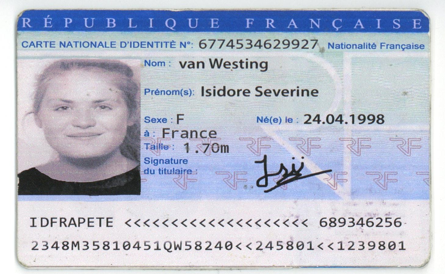 'Met mijn fake ID kom ik als 17-jarige makkelijk een club binnen' | Het ...