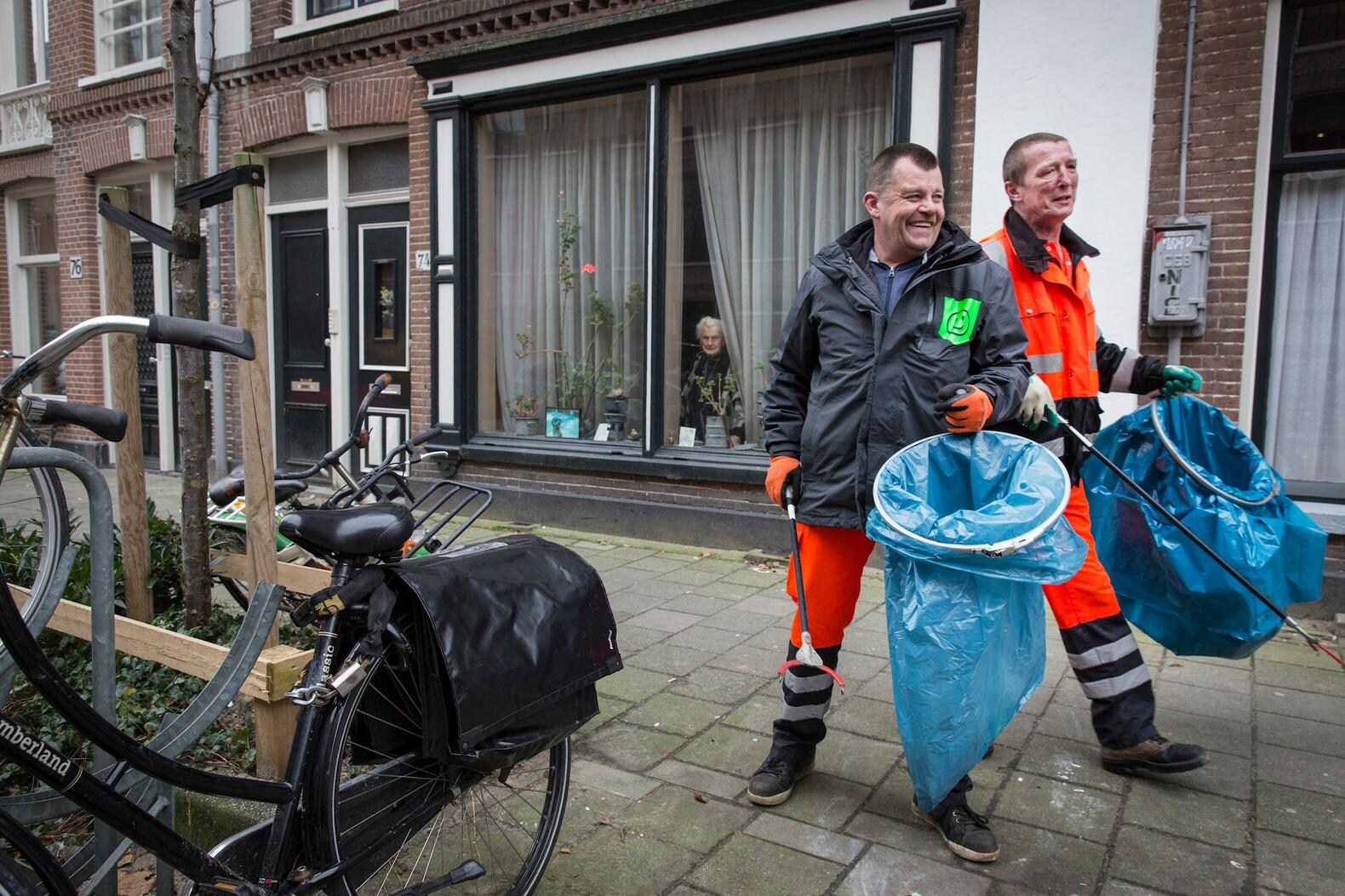 Makkers in de strijd tegen straatvuil in De Pijp: 'Het geeft een kick ...