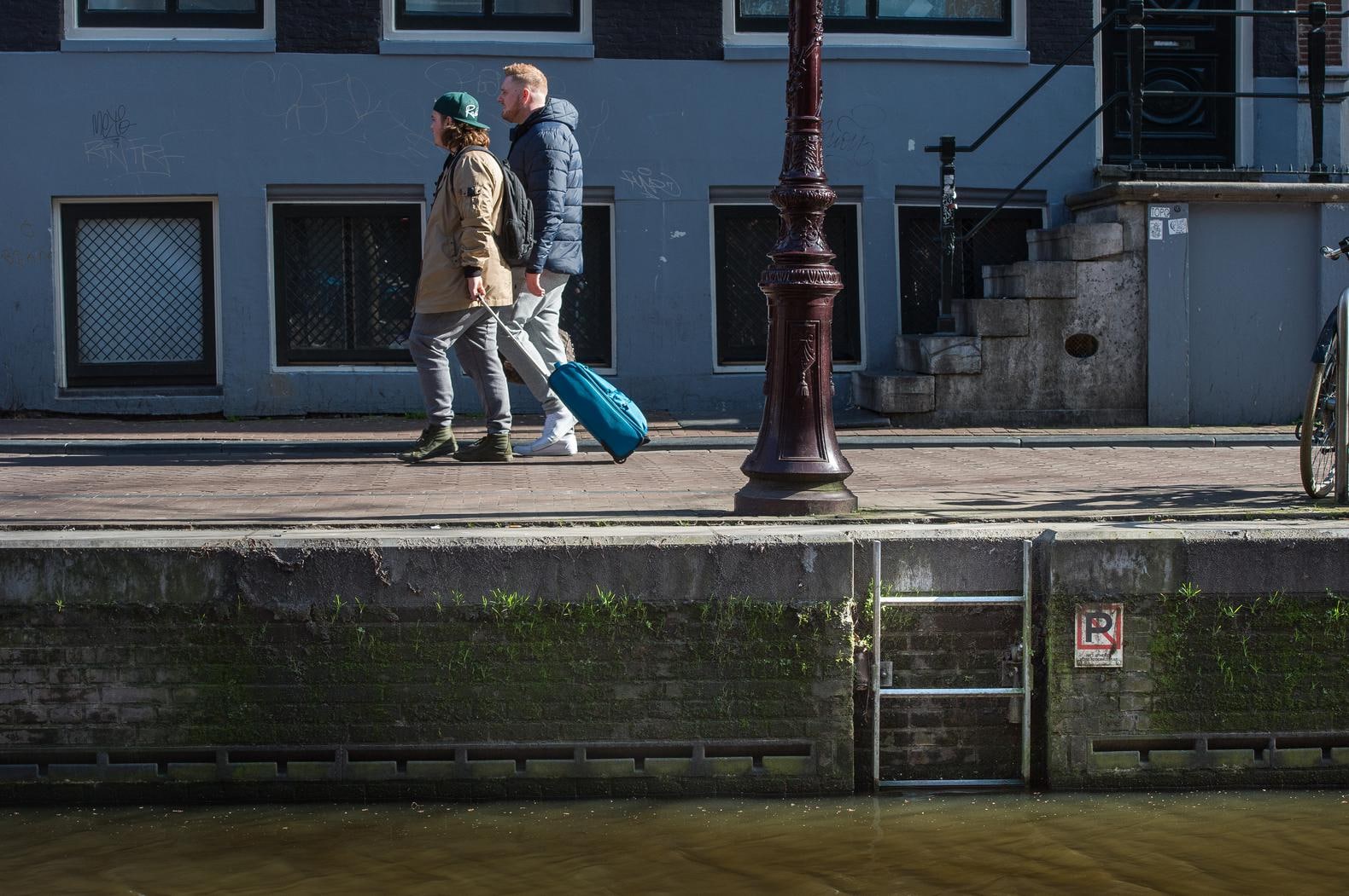 Helpen trapjes langs de kades echt tegen verdrinkingen? | Het Parool