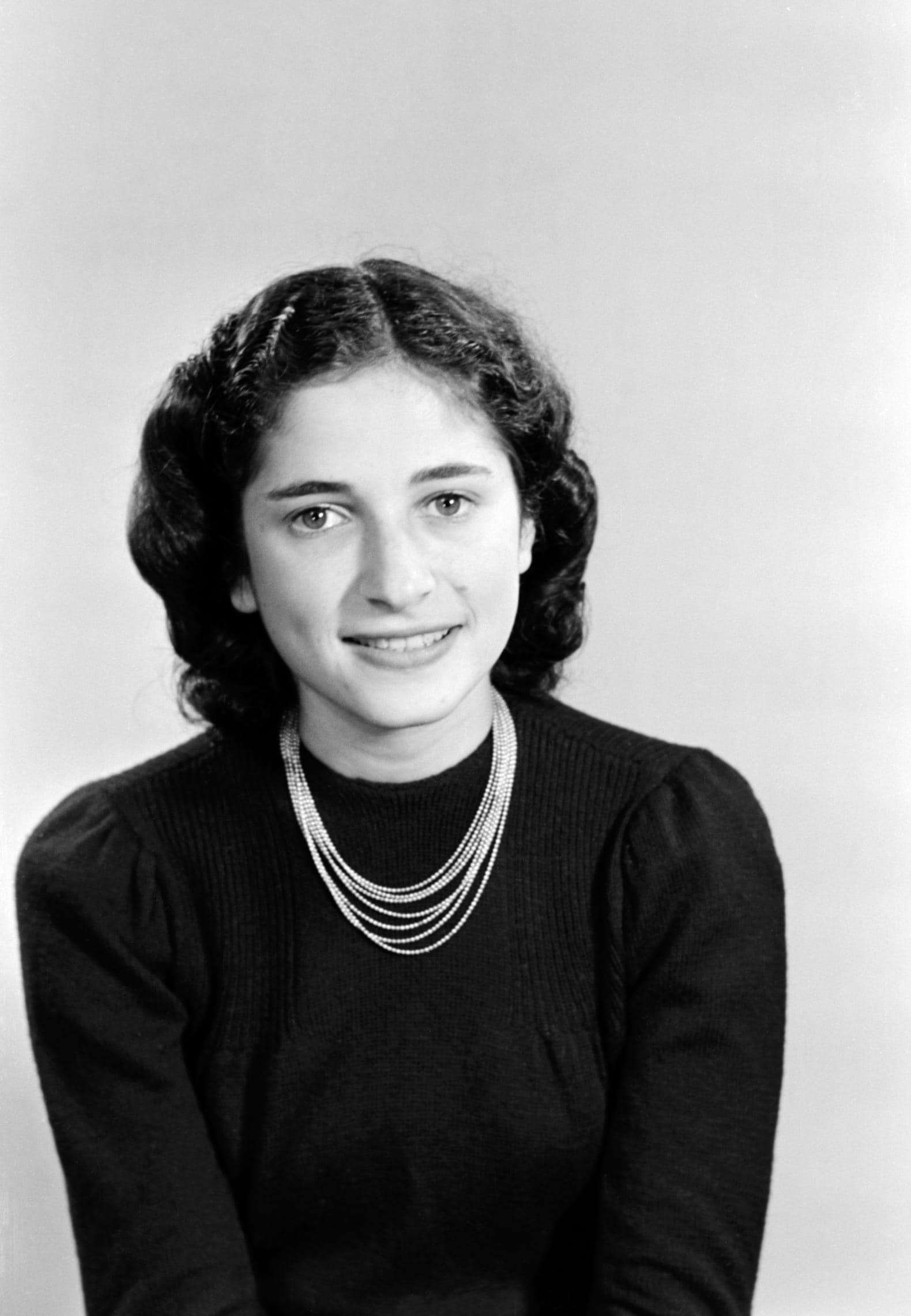 Portretfoto's uit 1943: glimpen van geluk van voor de Shoah | Het Parool