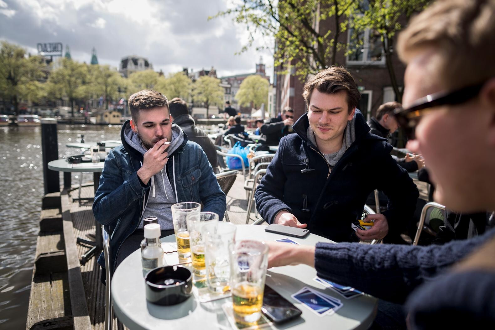 Dit vindt Amsterdam van het eerste rookvrije terras | Het Parool