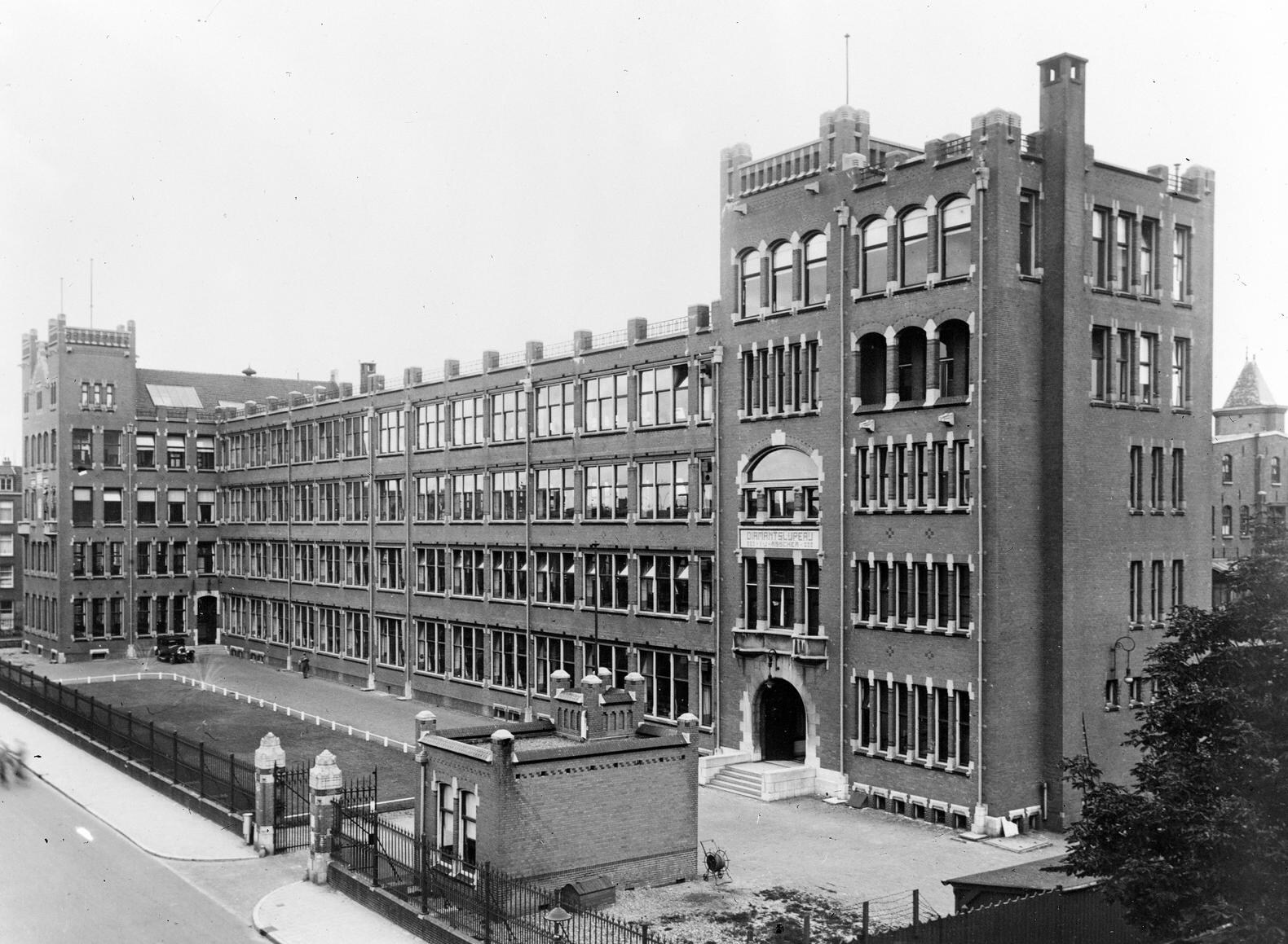 'Vernoem een volksbuurt niet naar Abraham Asscher' | Het Parool