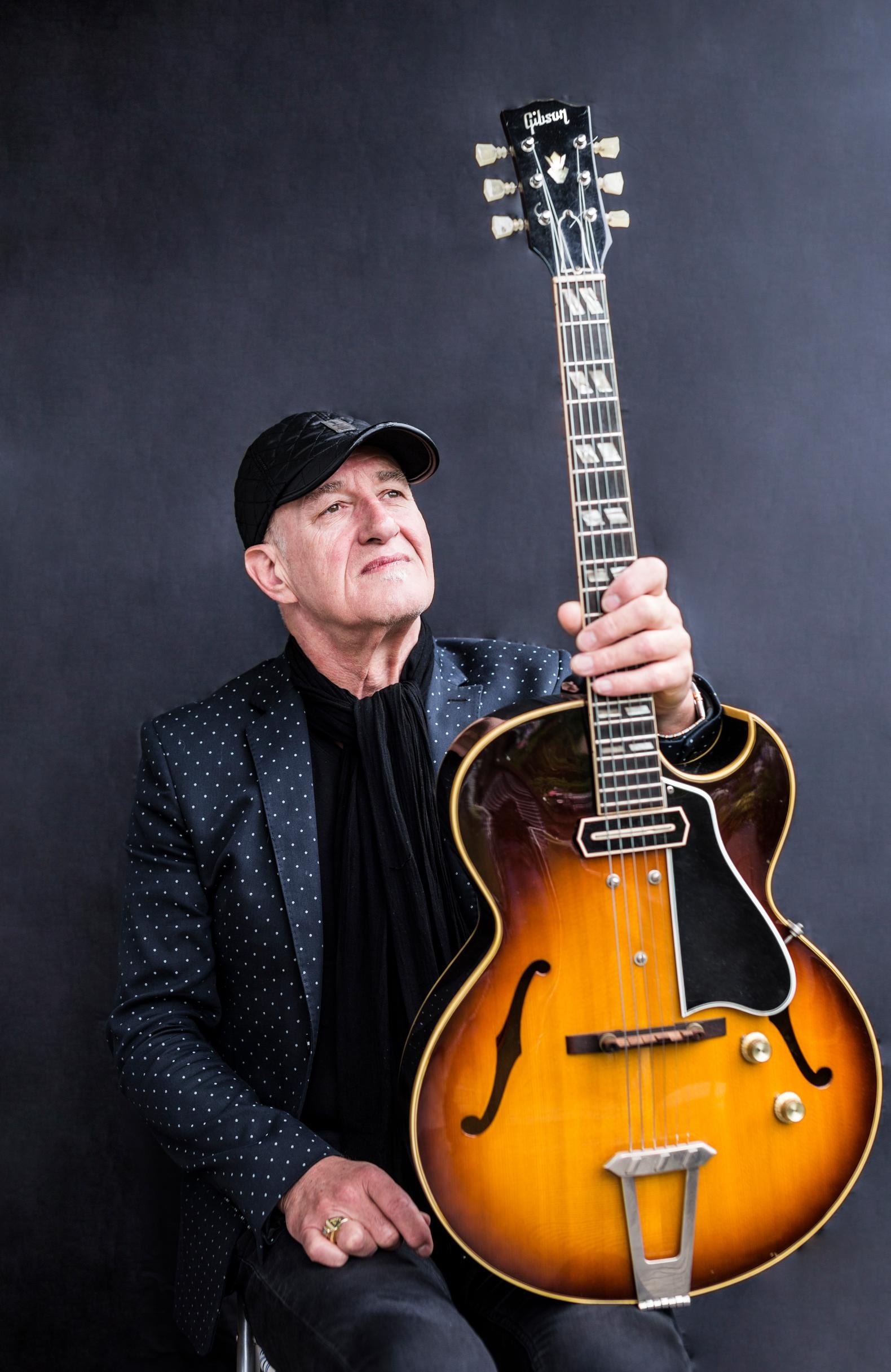 Het leven van Jan Akkerman in vijf gitaren | Het Parool