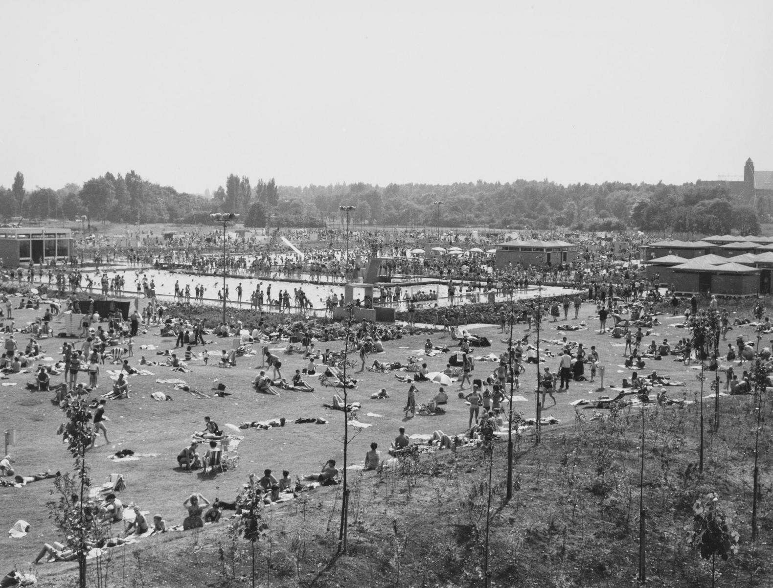 Herinneringen aan 50 jaar Flevoparkbad | Het Parool
