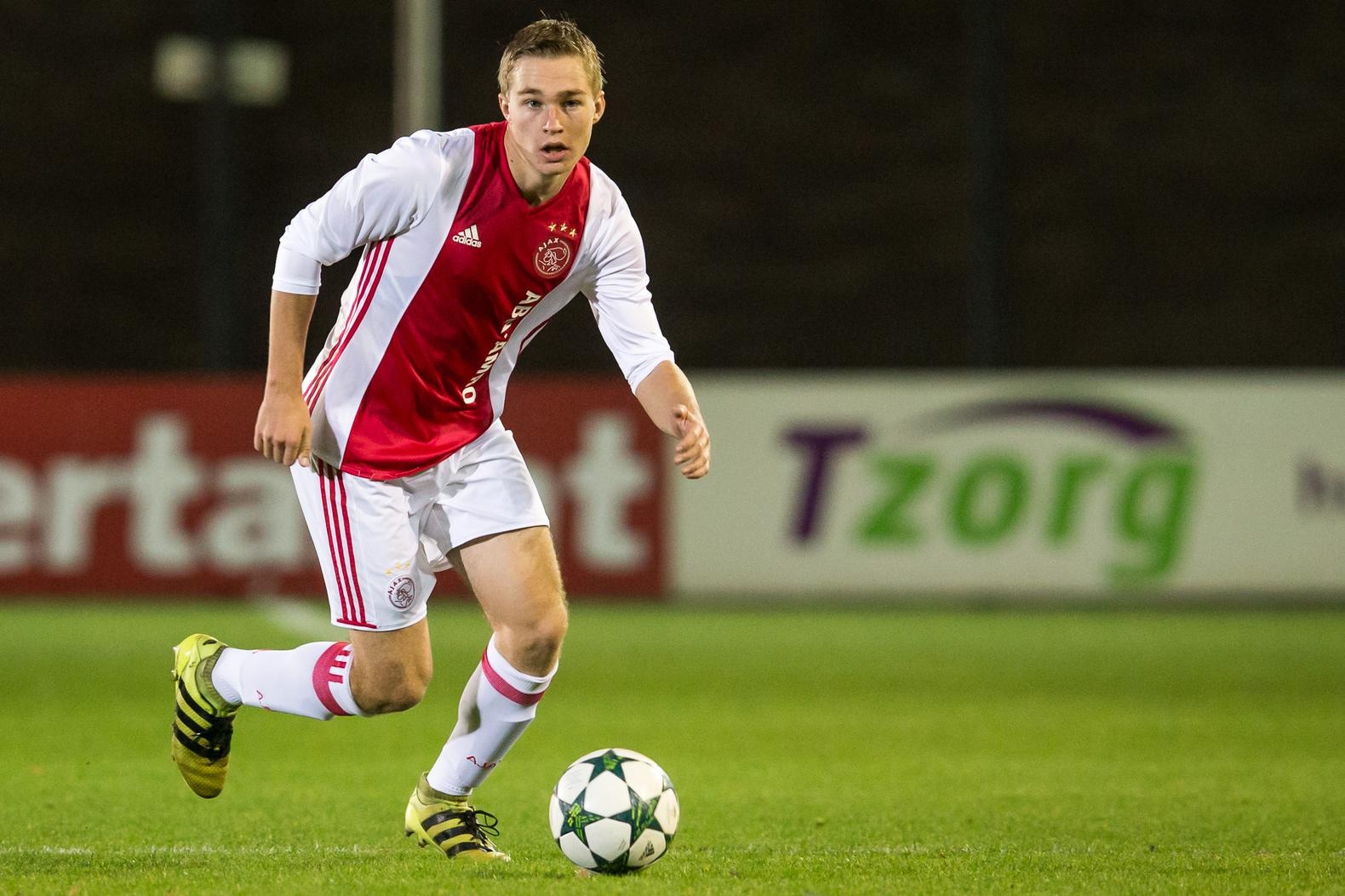 Ajax legt talenten Kemper en Dekker langer vast | Het Parool