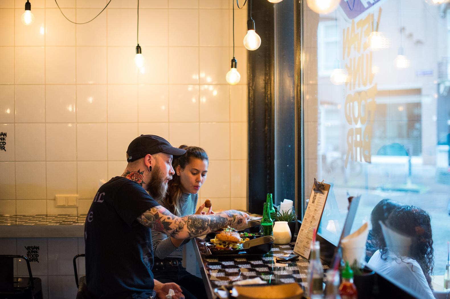 Vegan Junk Food Bar (7,5) | Het Parool
