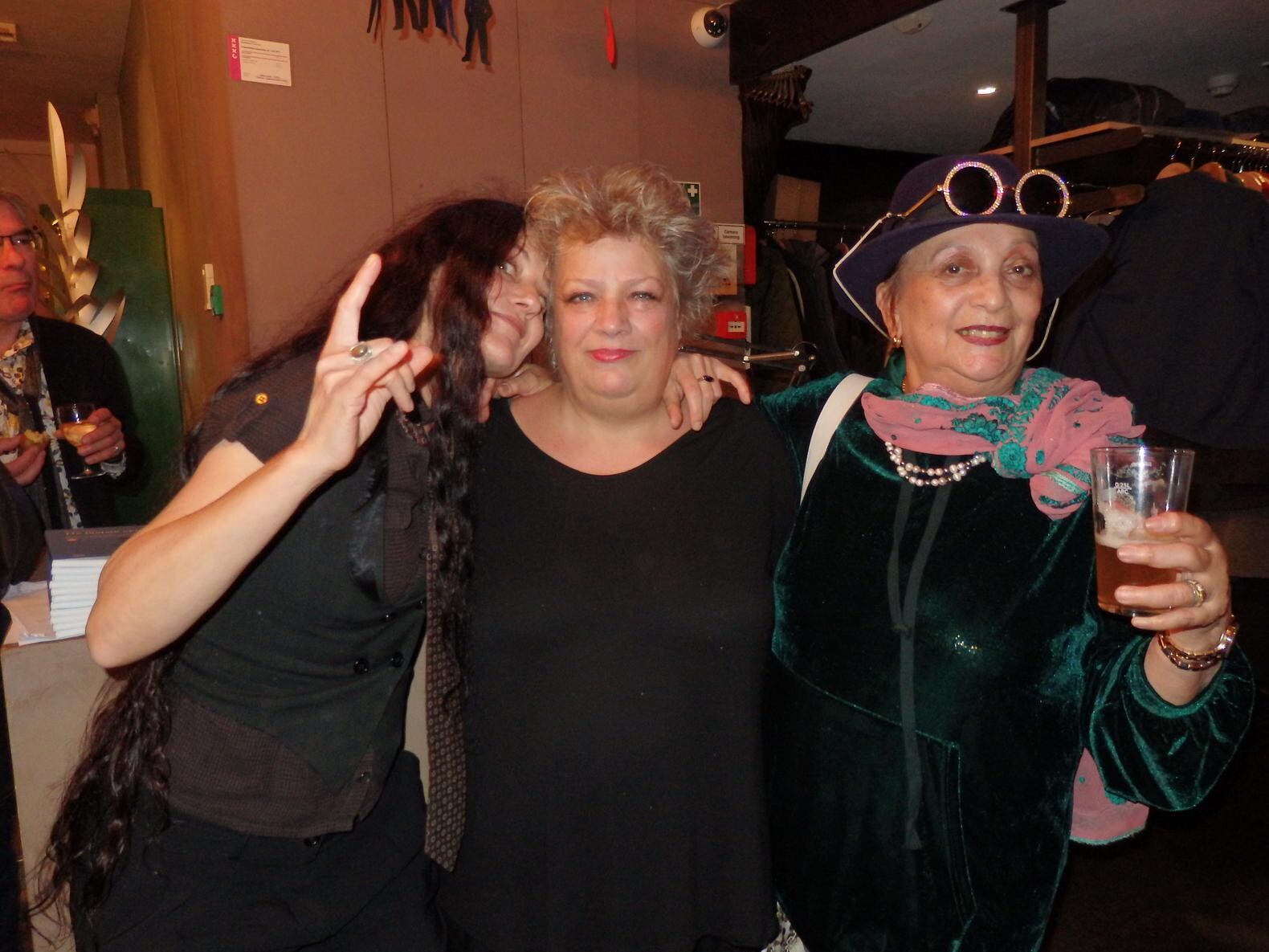 Een hoop blabla en drank na sluitingstijd elders | Het Parool