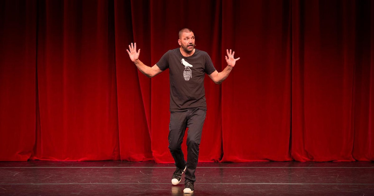 Theater negeert regels en laat Theo Maassen optreden voor volle zaal ... Theater negeert regels en laat Theo Maassen optreden voor volle zaal ...