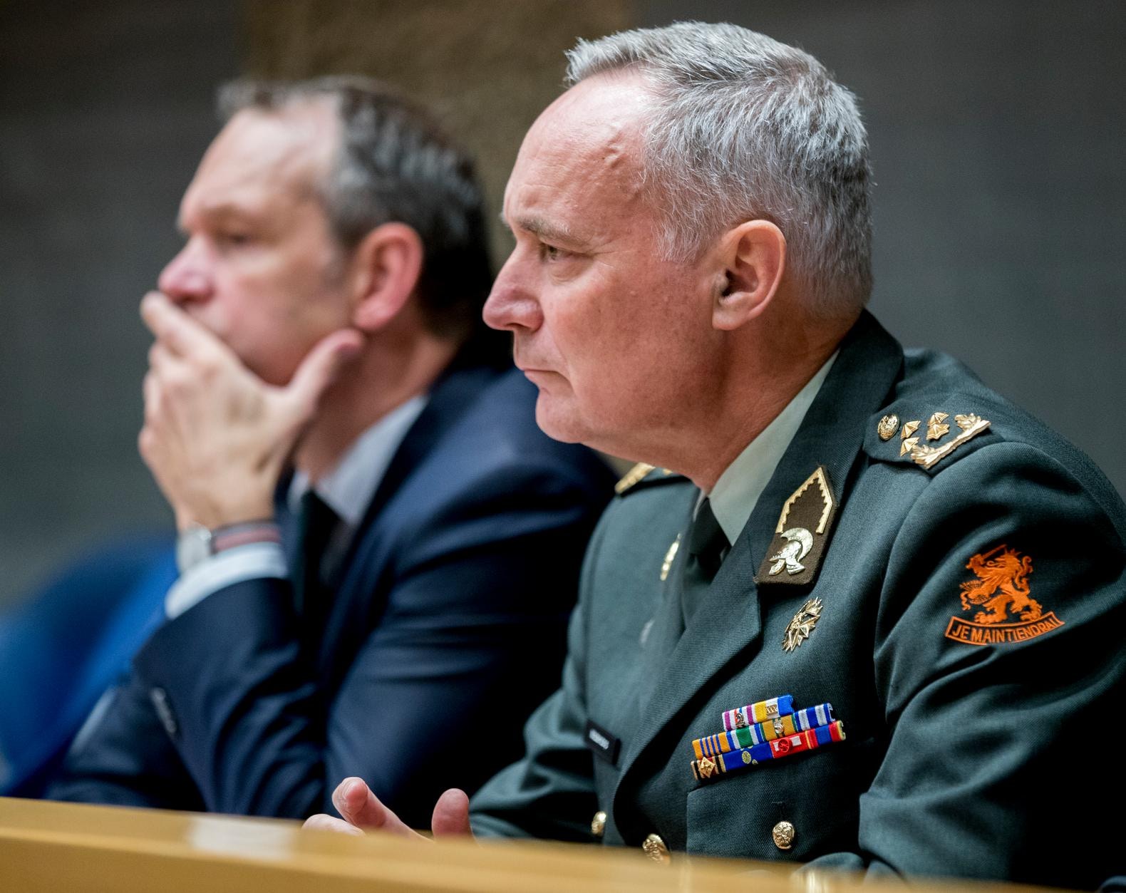 Commandant der Strijdkrachten Middendorp stapt ook op | Het Parool